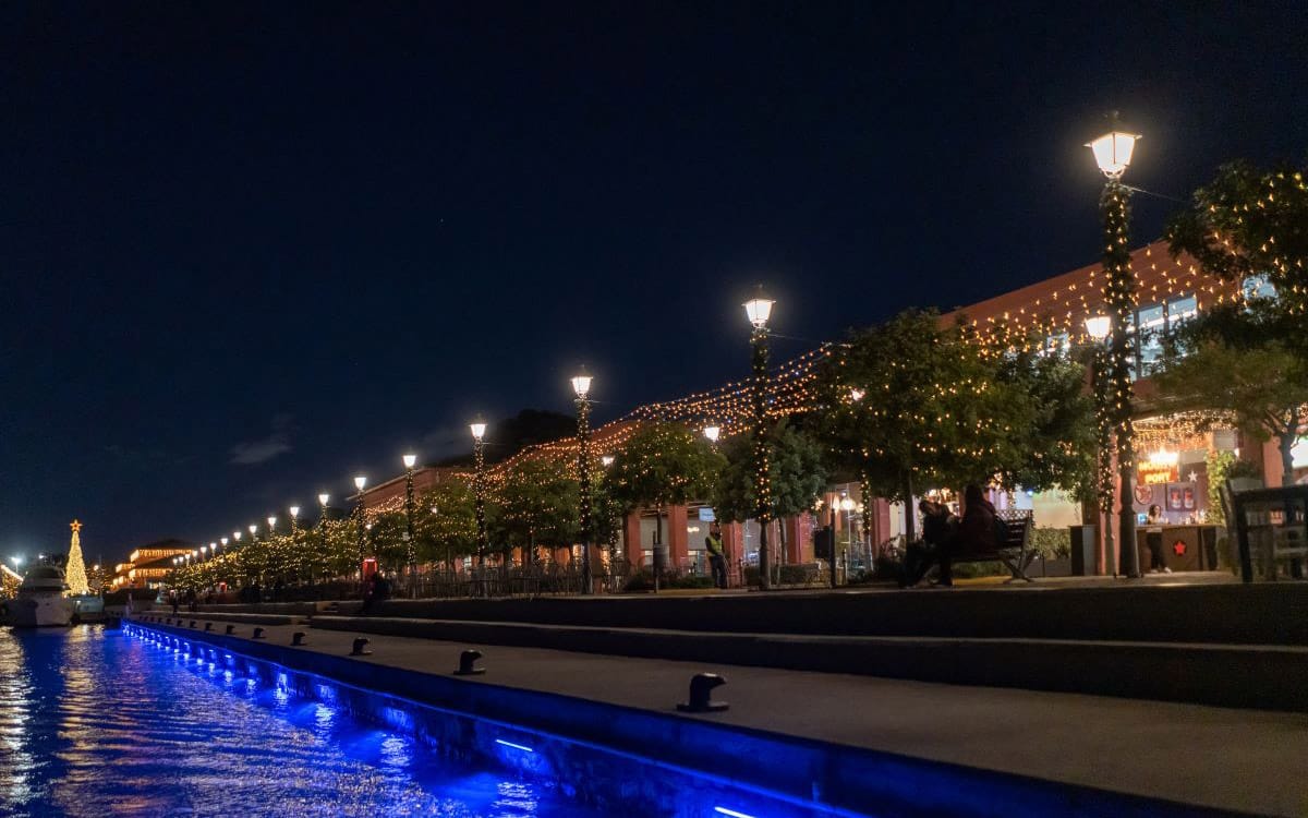 Marina Flisvos in Athens | Yacht Marina | Restaurants - Cafe